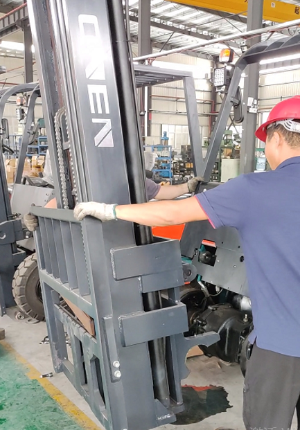 How to install the forks mast on the forklift? - Guangdong ONEN New ...